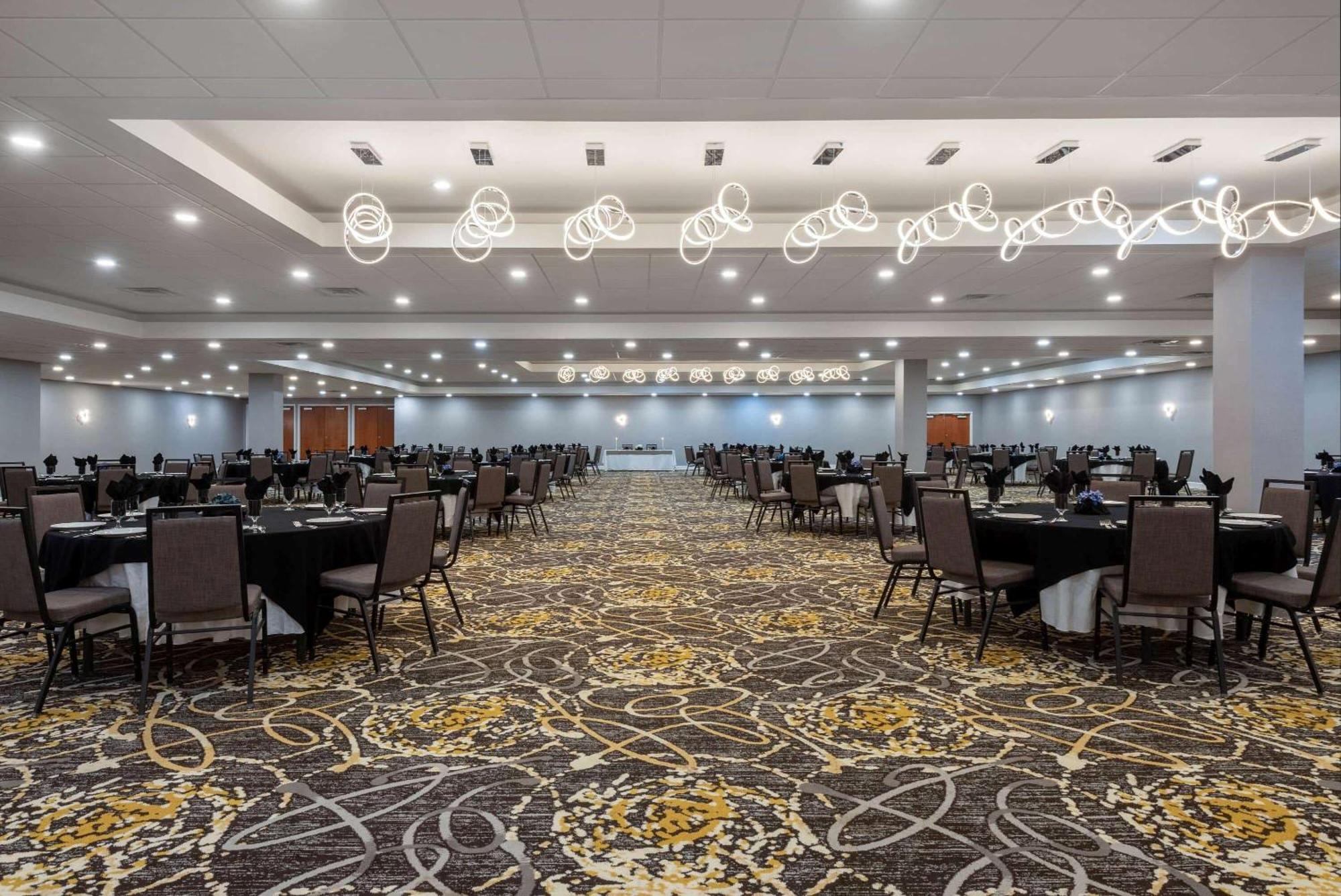 LANCASTER HOST RESORT & CONFERENCE CENTER LANCASTER | LOW RATES, NO ...